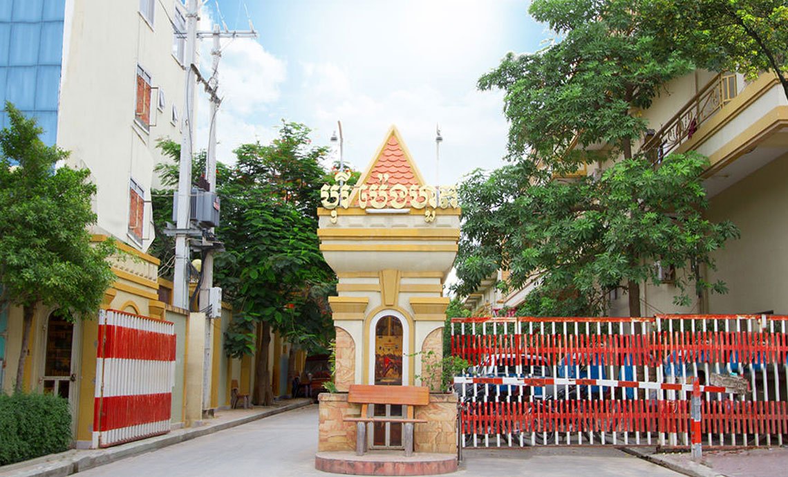 ដឹស្តា ផ្លាទីនីម ហឺមីនឹស៍ - បុរី ប៉េង ហួត